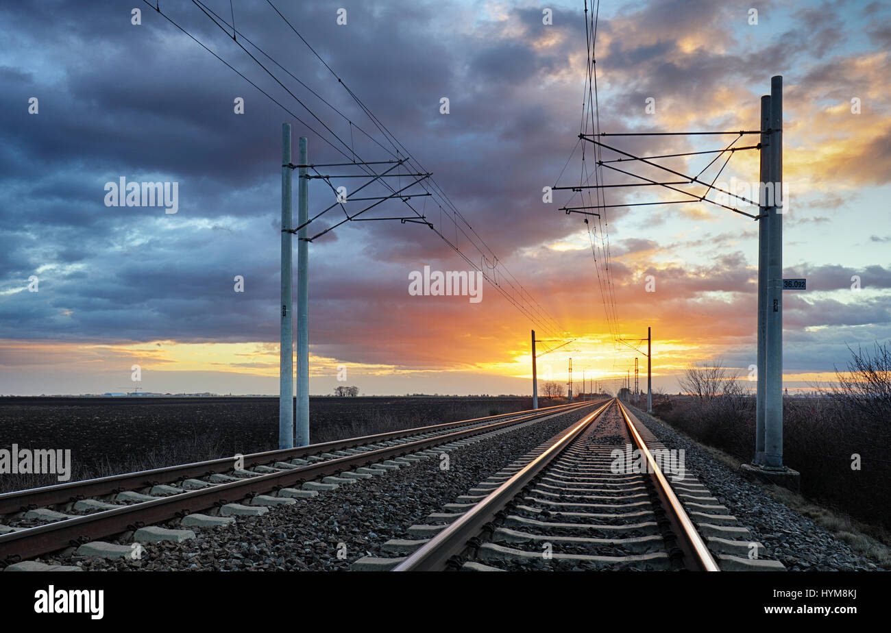 Railroad tracks sunrise hi-res stock photography and images - Alamy