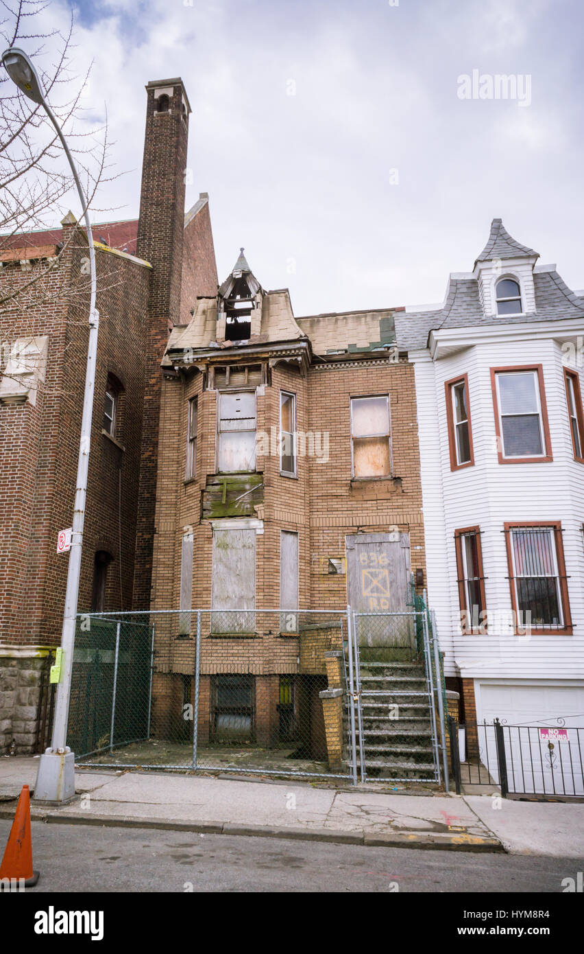 Derelict buildings in north america hi-res stock photography and images ...