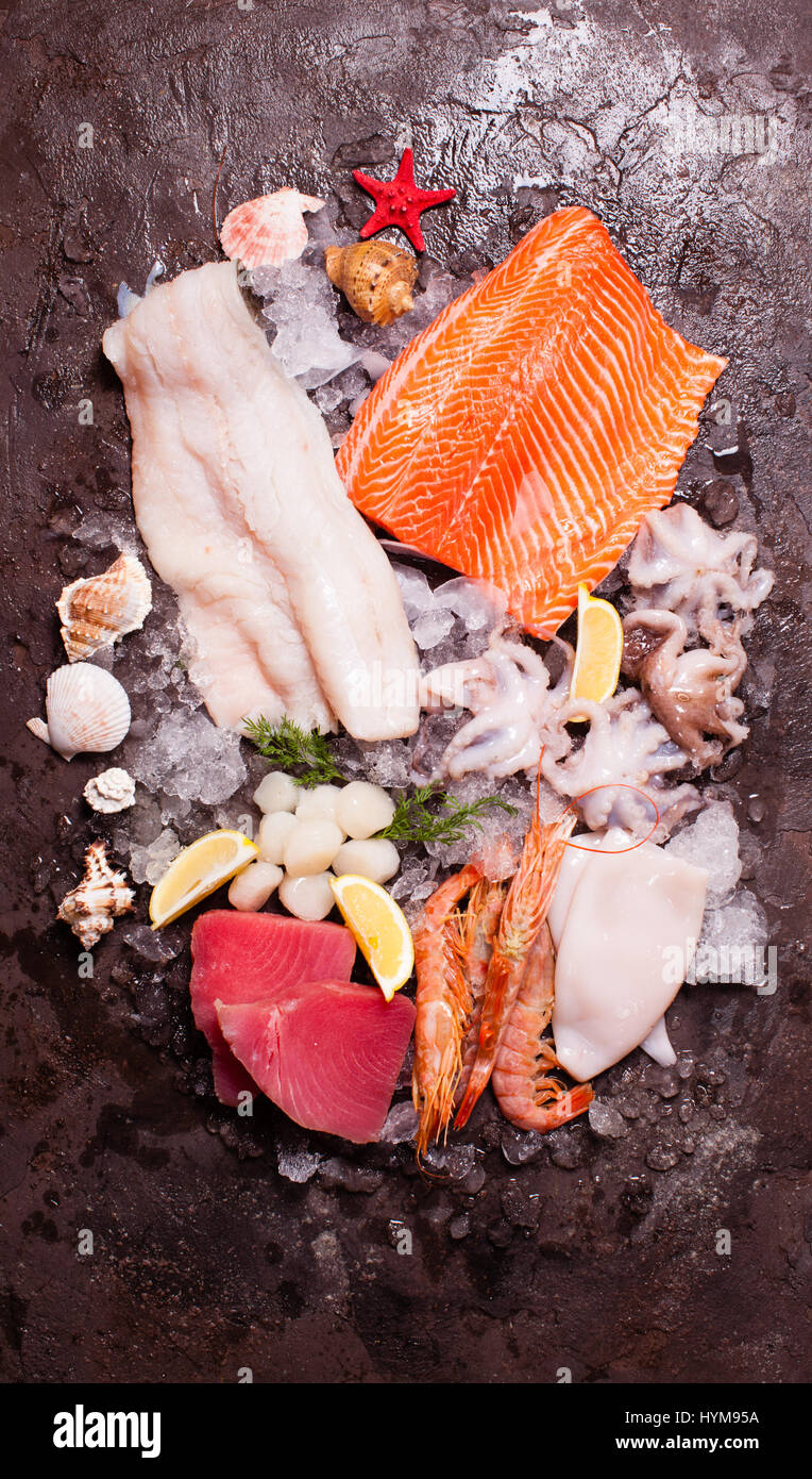 Seafood on the ice Stock Photo - Alamy