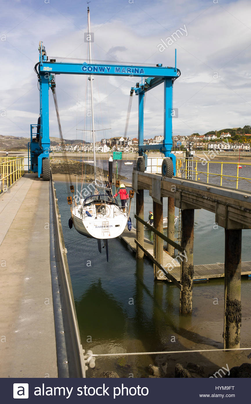 Boat Lift By Crane High Resolution Stock Photography and Images - Alamy