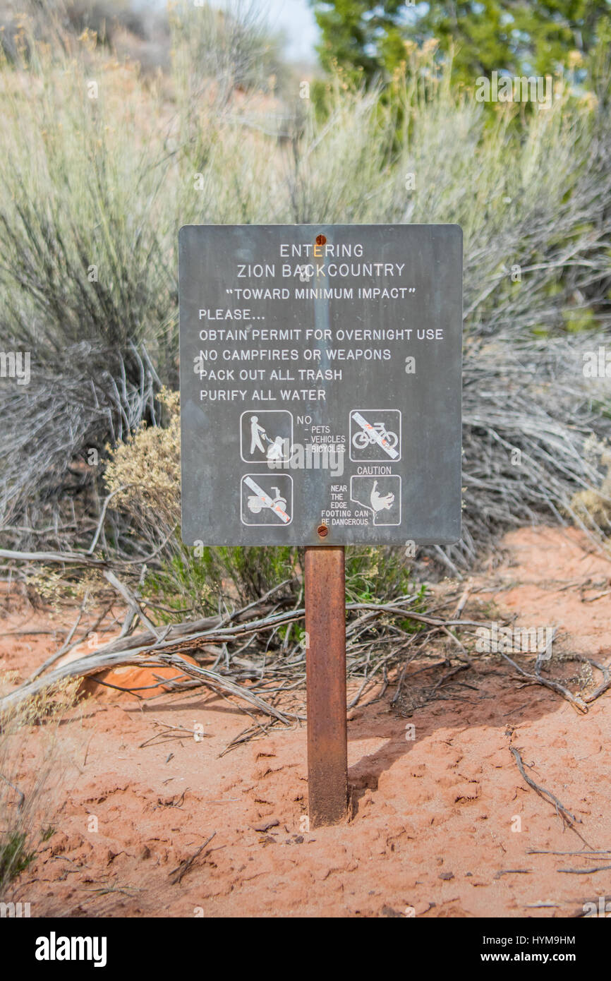 Desert hiking warning sign hi-res stock photography and images - Alamy