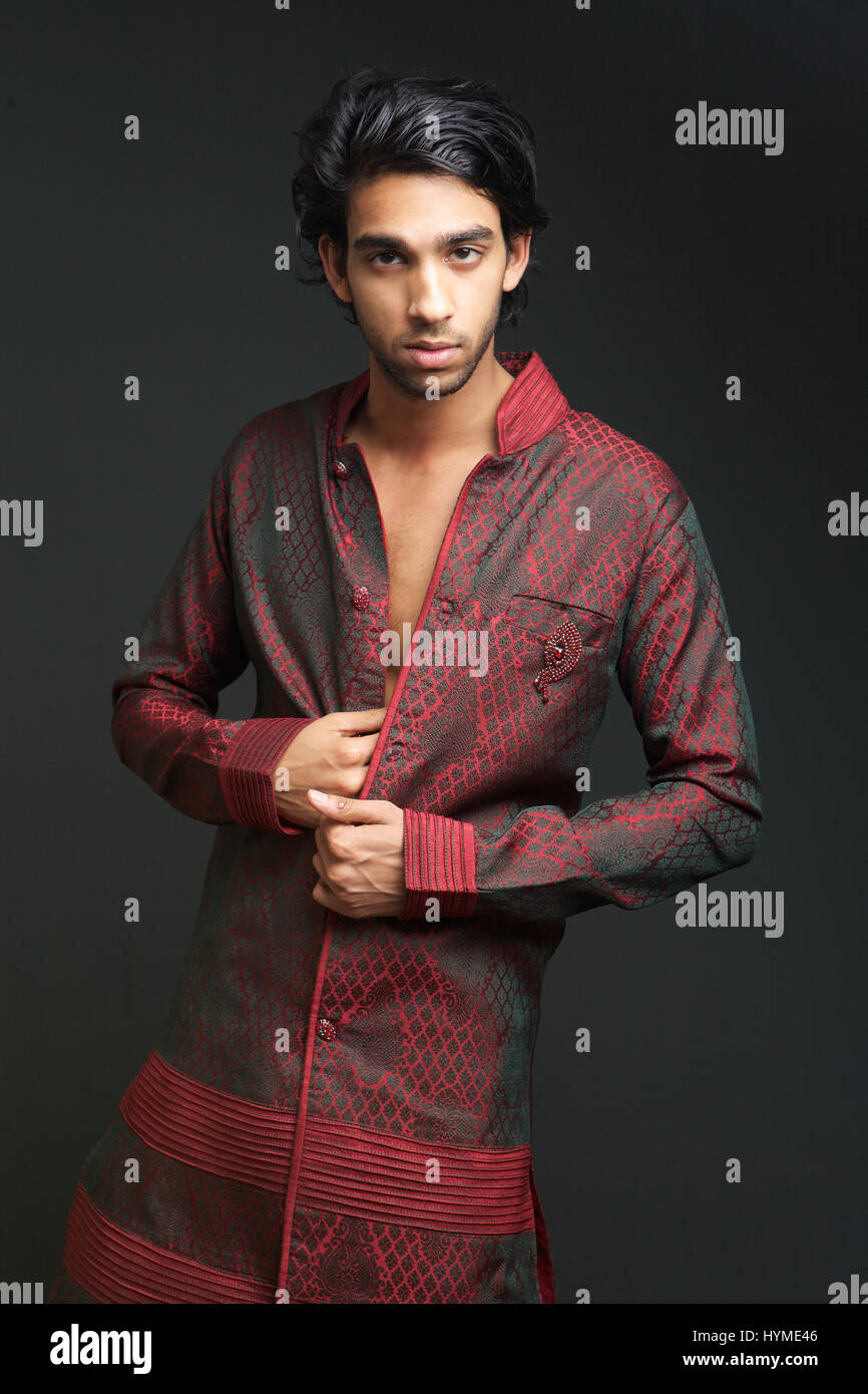 Man Wearing Dhoti Stock Photos & Man Wearing Dhoti Stock Images - Alamy