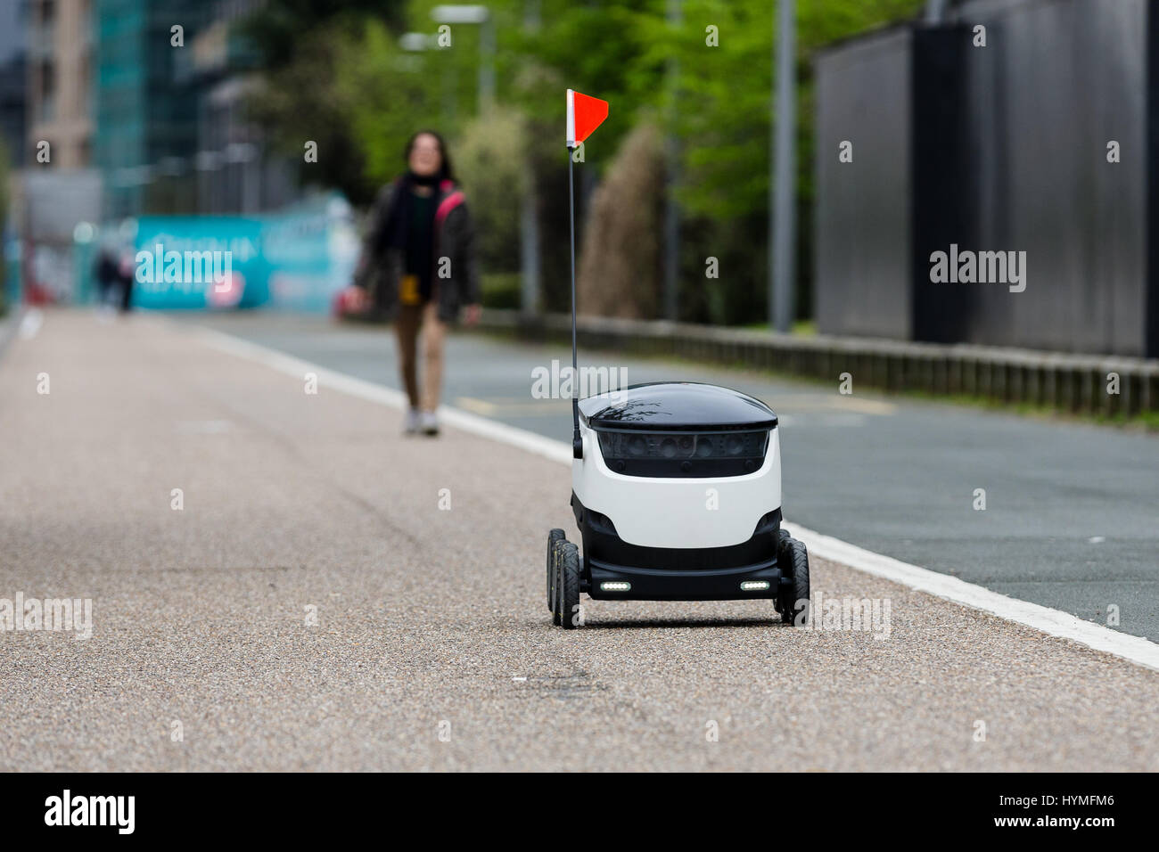 Delivery robot hi-res stock photography and images - Alamy