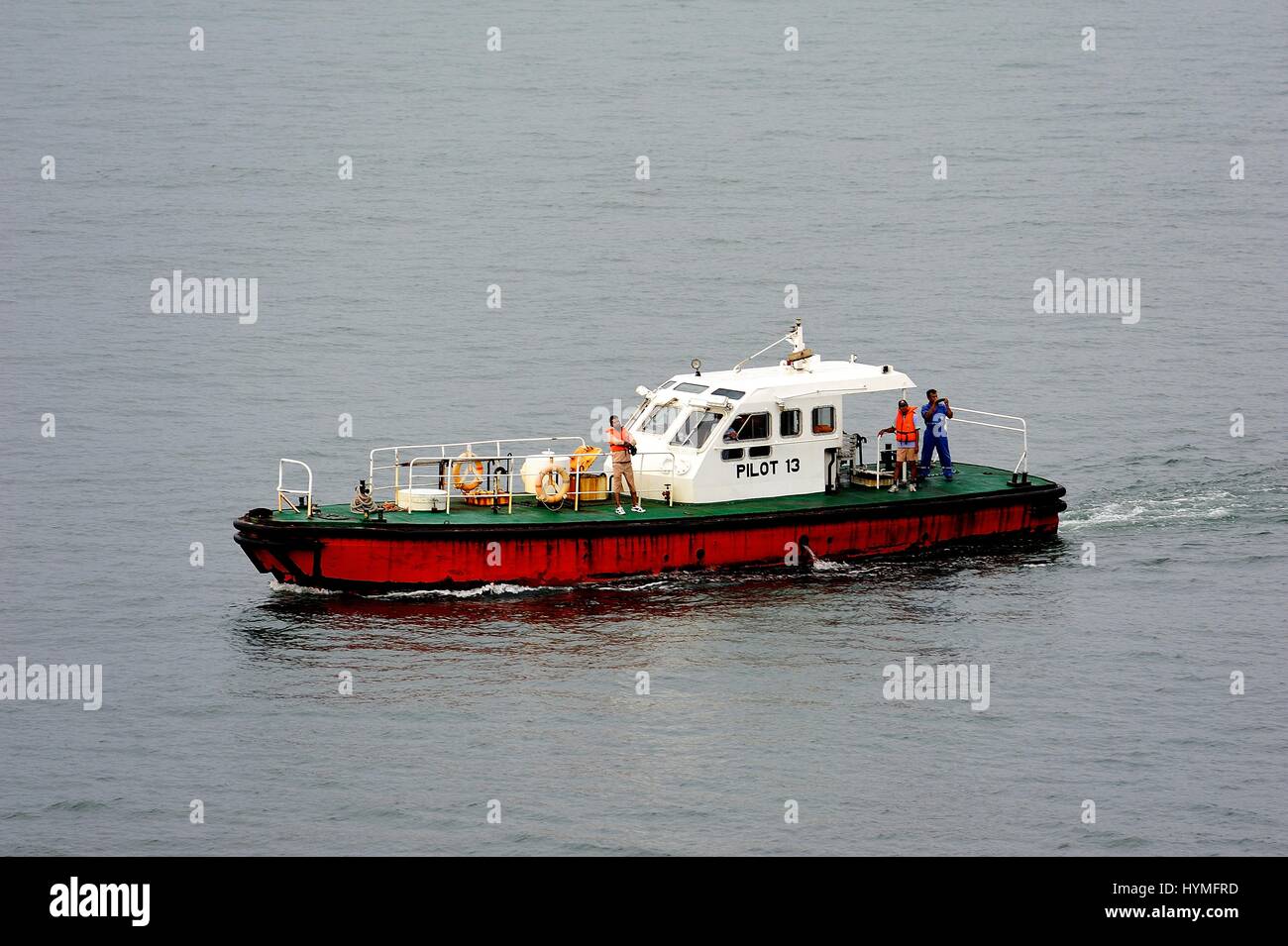 Pilot boat dubai hi-res stock photography and images - Alamy