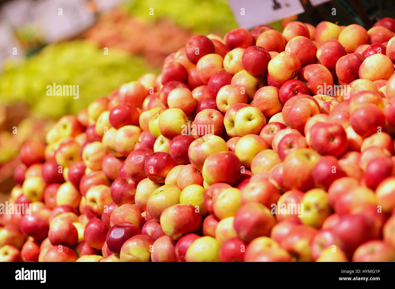 Image of fresh apples in supermarket store Stock Photo - Alamy