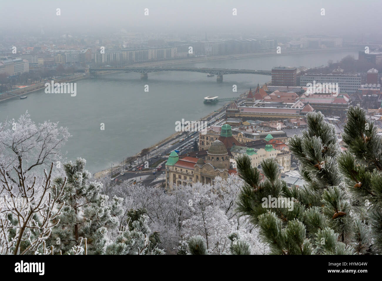 Petofi Bridge view from Gellert Hill in a snowy december morning ...