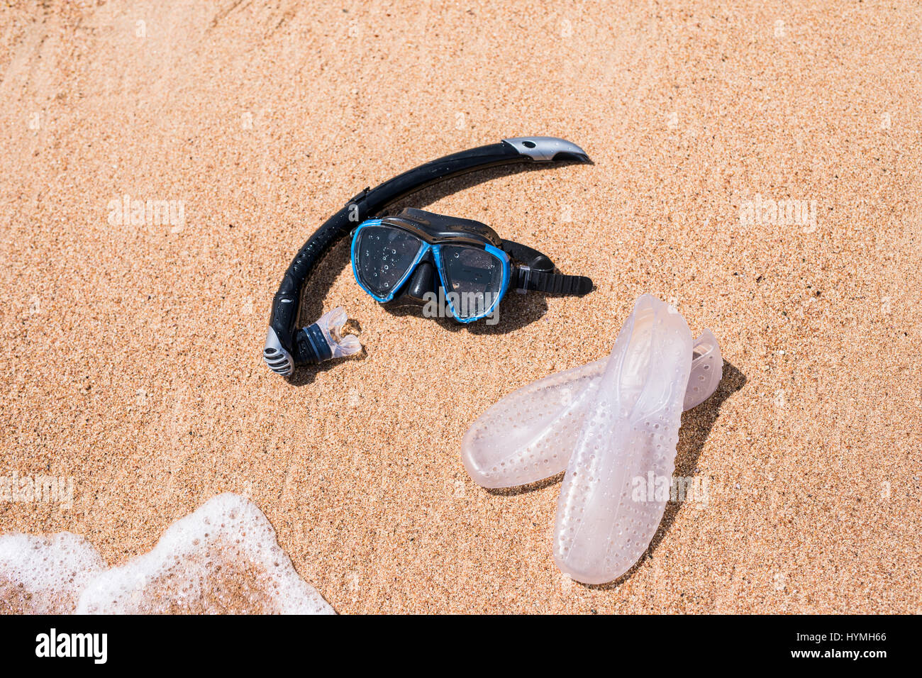 Holidays Background. Seashells and diving mask on the ocean beach Stock ...