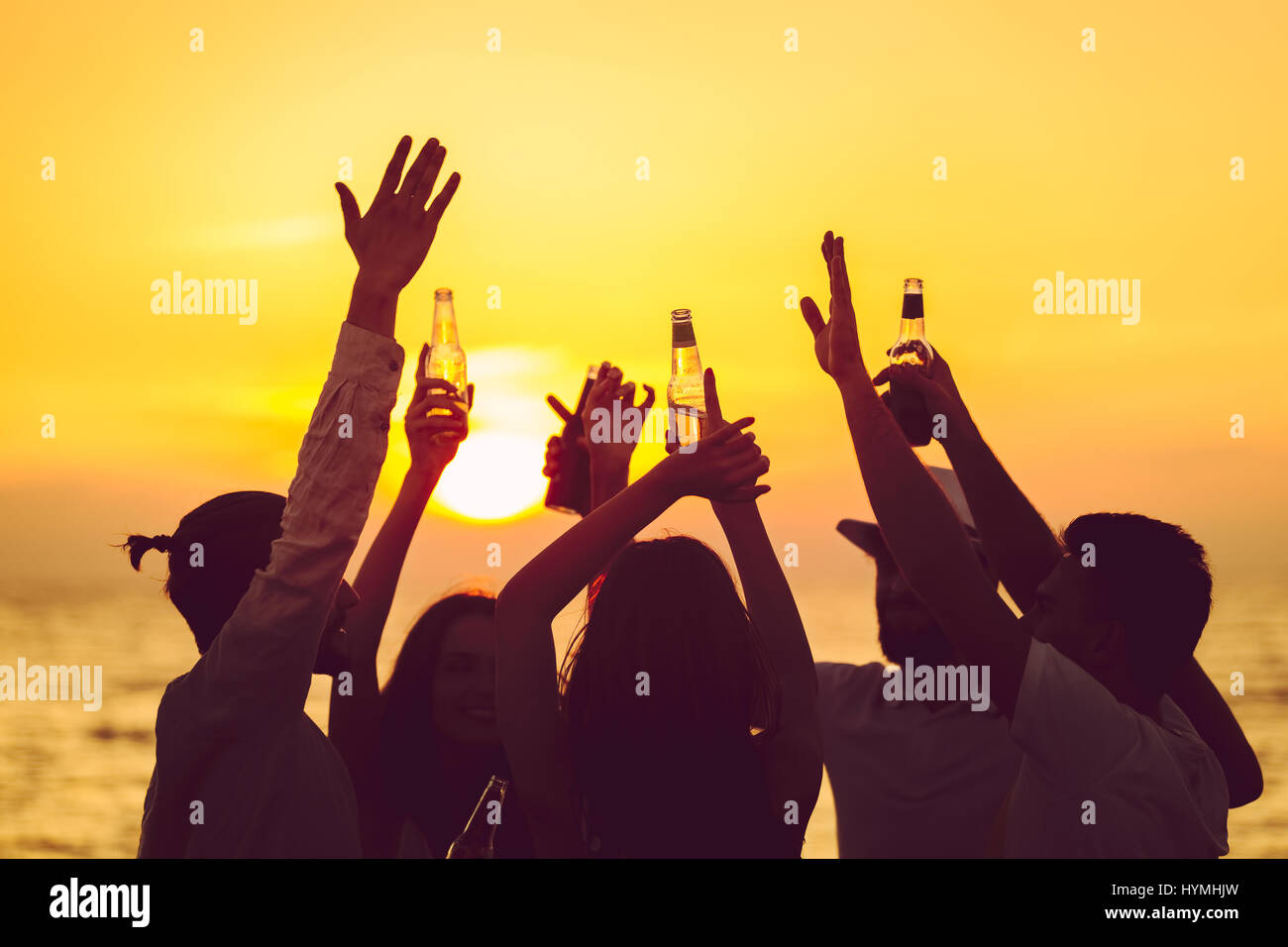 Friends Beach Party Drinks Toast Celebration Concept Stock Photo - Alamy