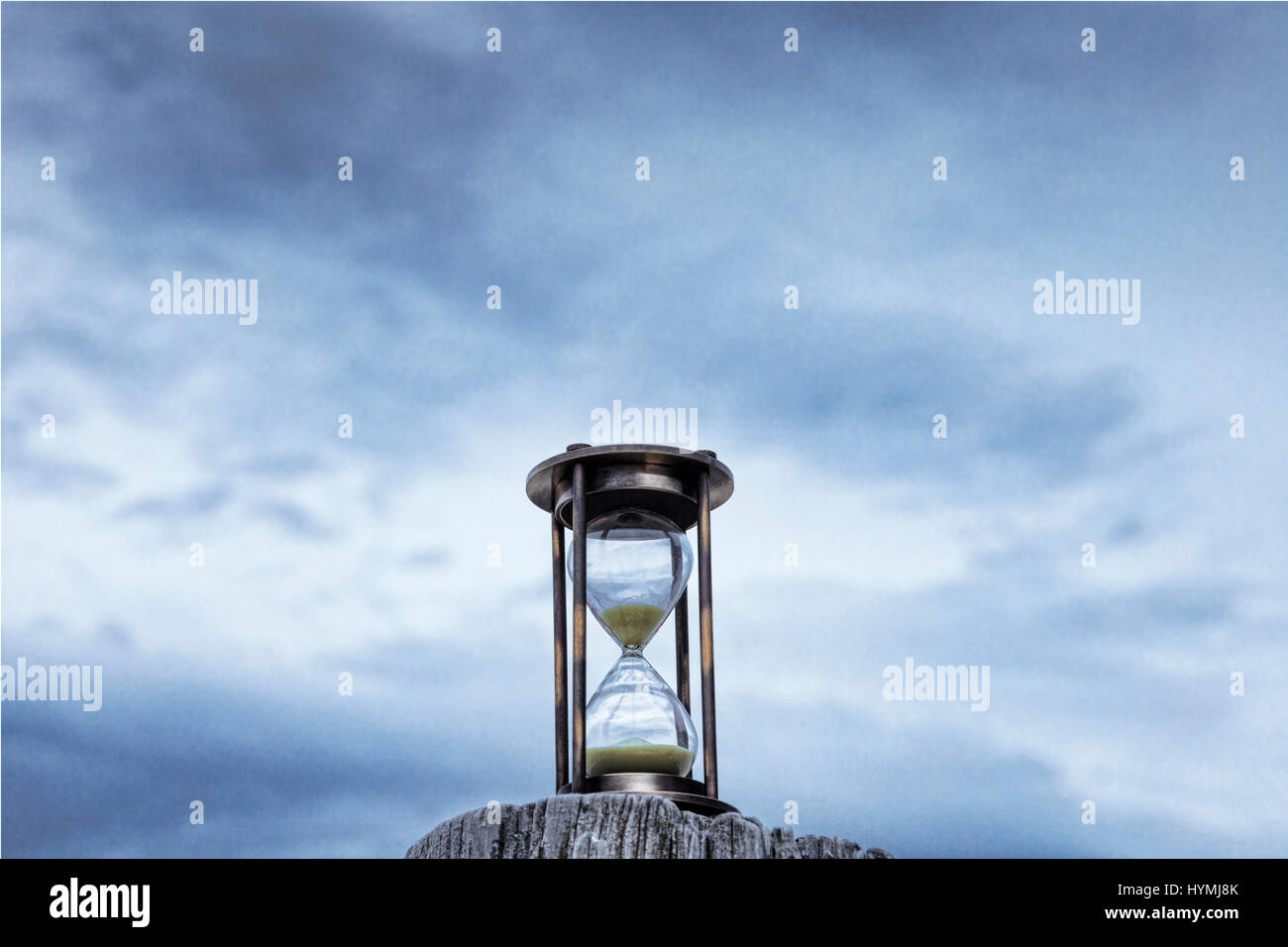 Hourglass timer hi-res stock photography and images - Alamy