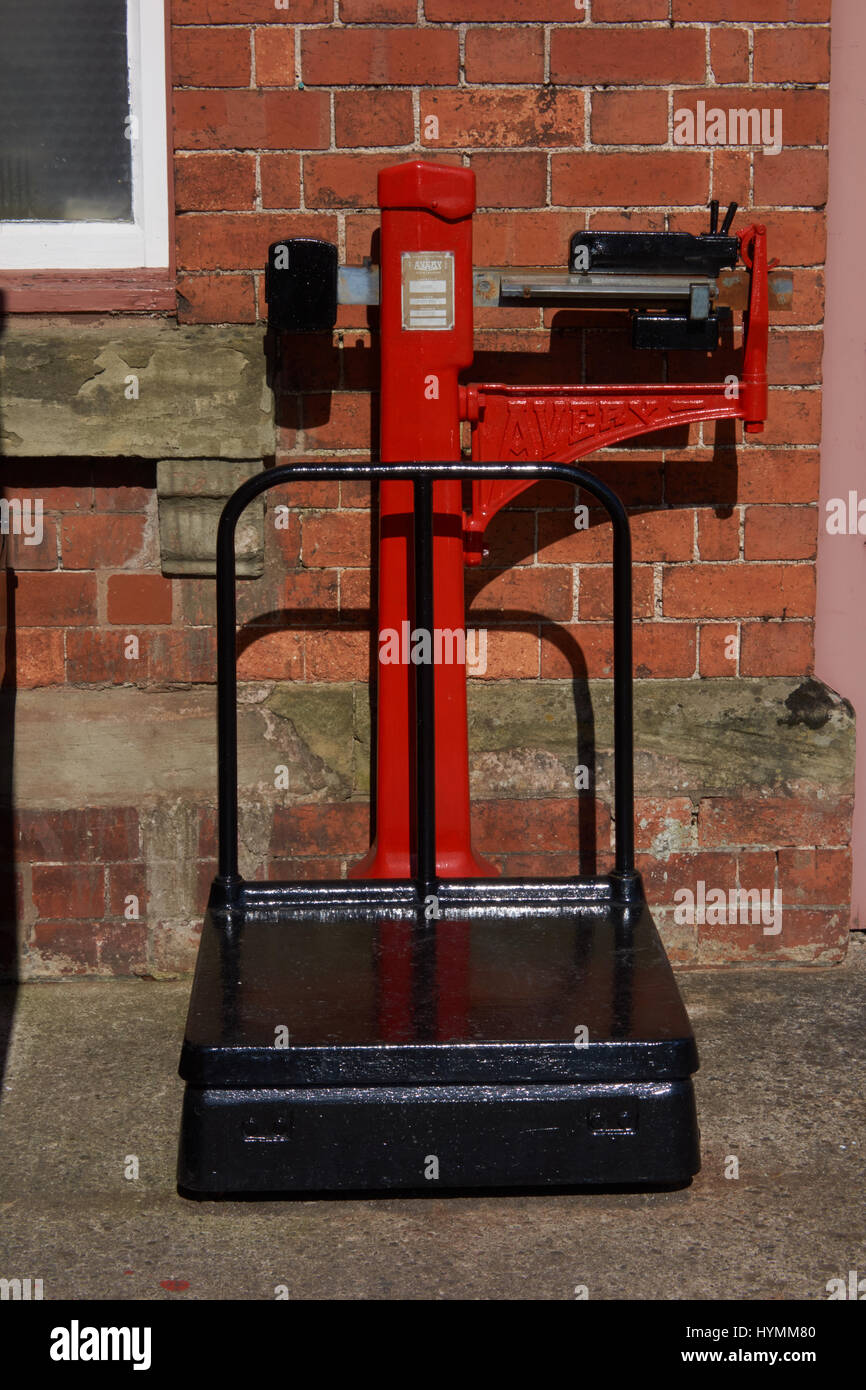 Vintage salter scales hi-res stock photography and images - Alamy