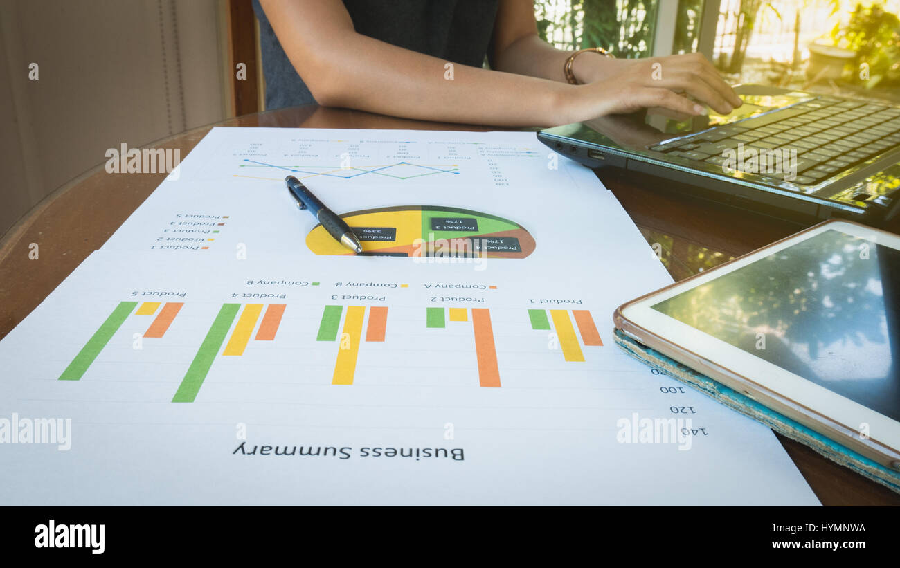 Computer charts and graphs hi-res stock photography and images - Alamy