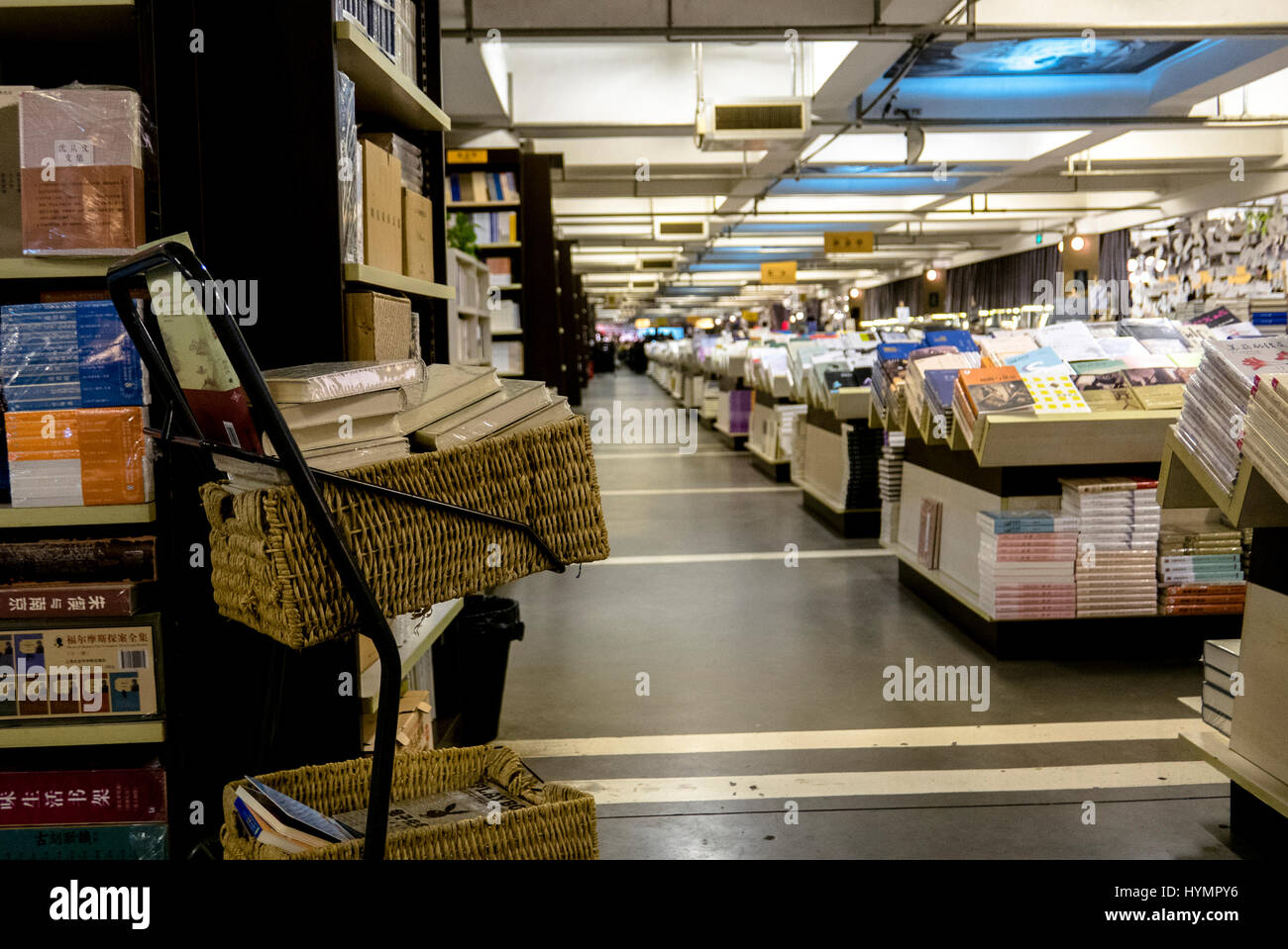 Chinese readers in Librairie Avant-Garde Book store, one of China's ...