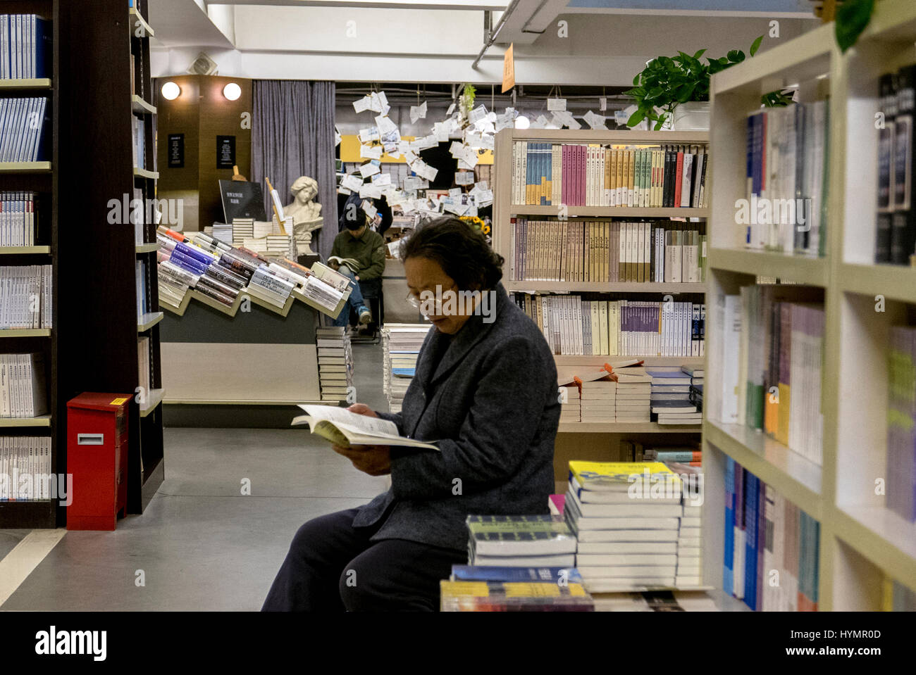 Chinese readers in Librairie Avant-Garde Book store, one of China's ...