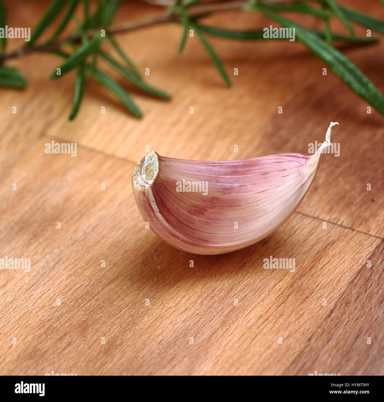 One clove of garlic hi-res stock photography and images - Alamy