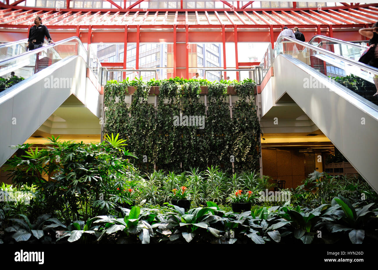 The State of Illinois Building, (James R Thompson Building), atrium in ...