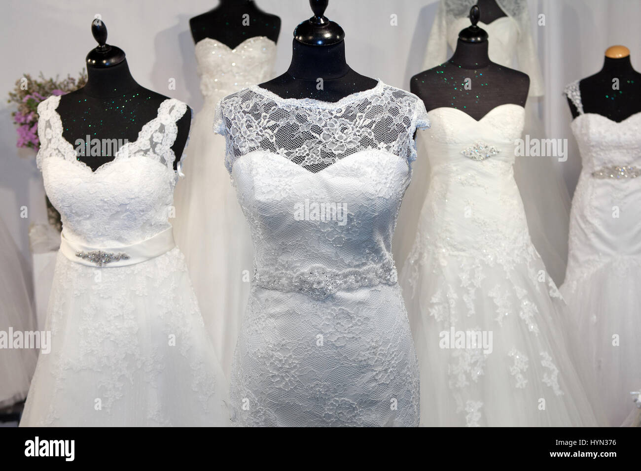 Bridal store window display hi-res stock photography and images - Alamy