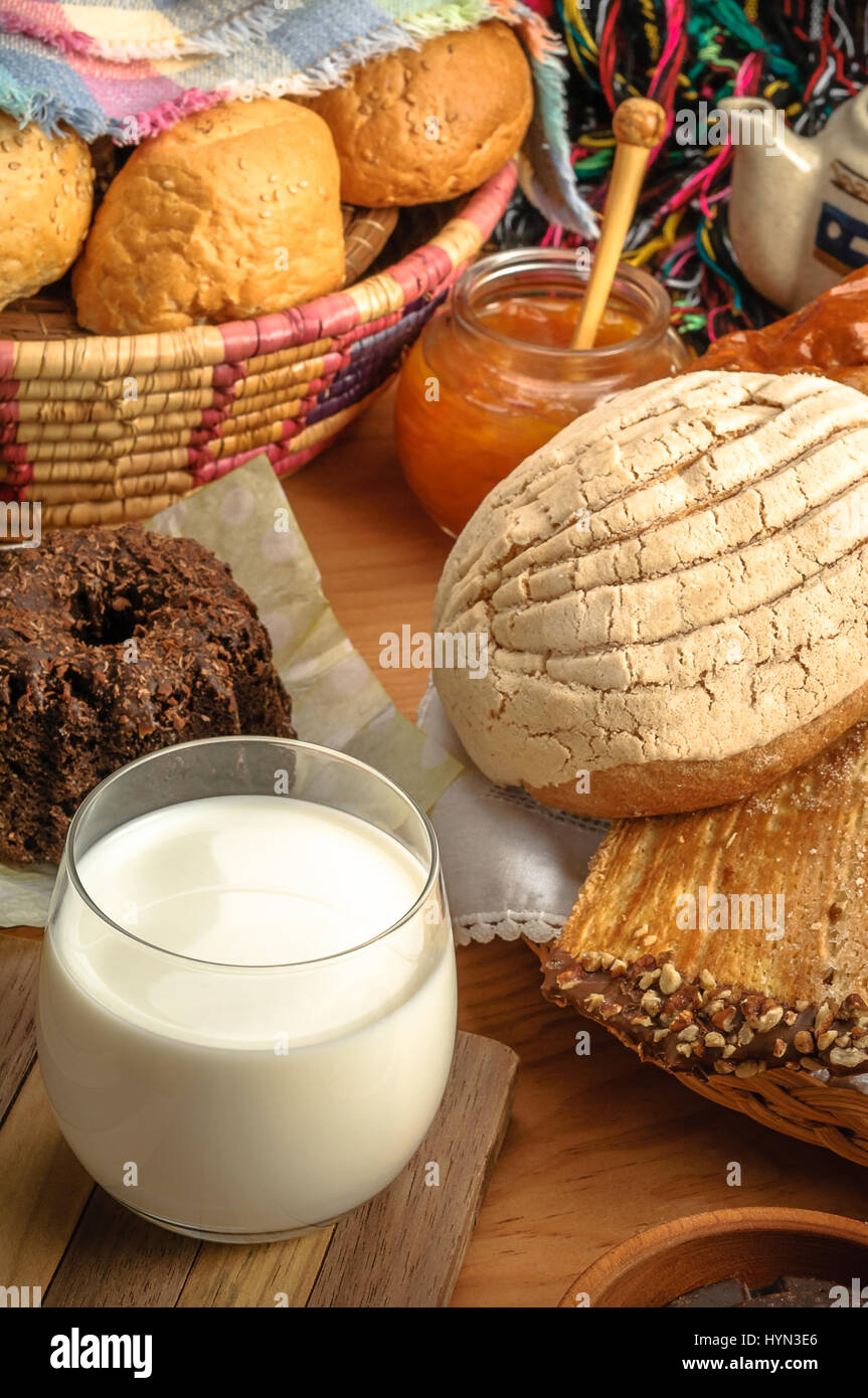 Conchas chocolate hi-res stock photography and images - Alamy