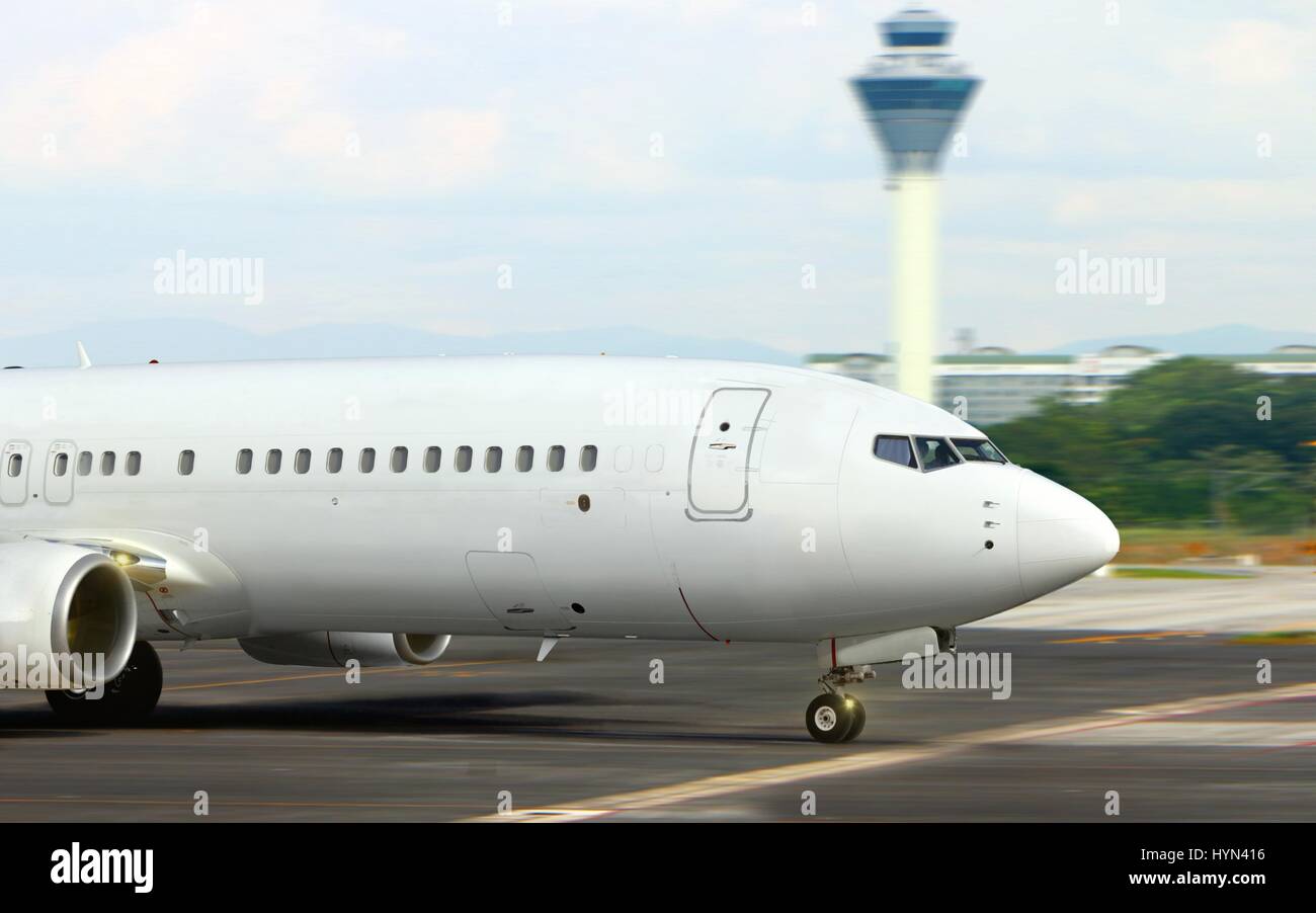 Airplane on runway hi-res stock photography and images - Alamy
