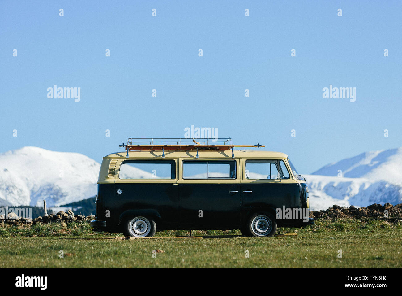 Volkswagen t2 camper van hi-res stock photography and images - Alamy