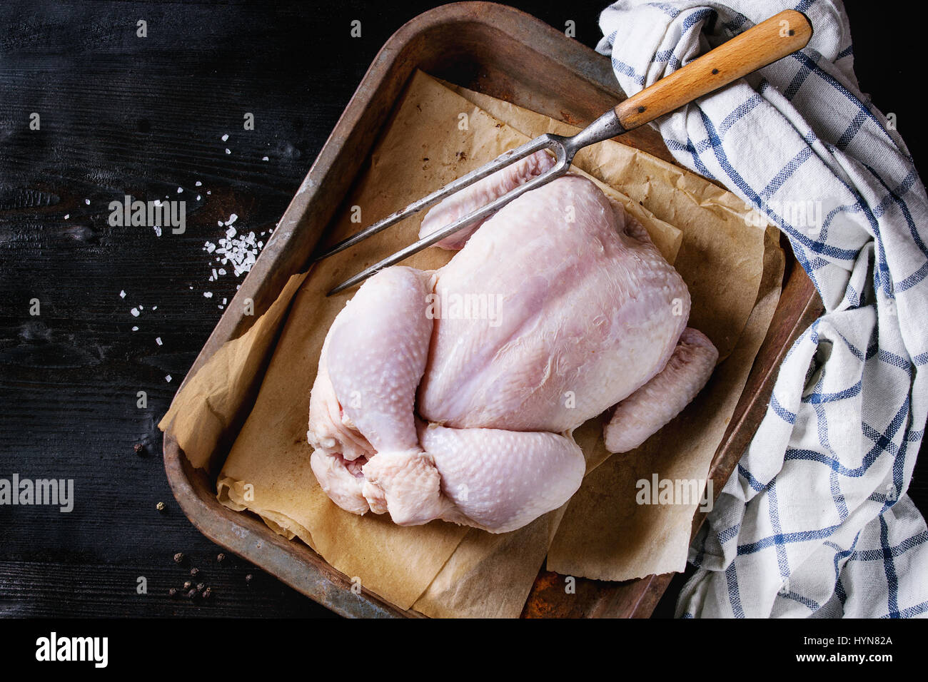 Raw chicken whole oven hi-res stock photography and images - Alamy
