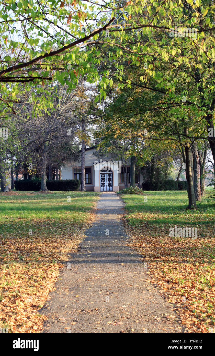 Old house in autumn hi-res stock photography and images - Alamy
