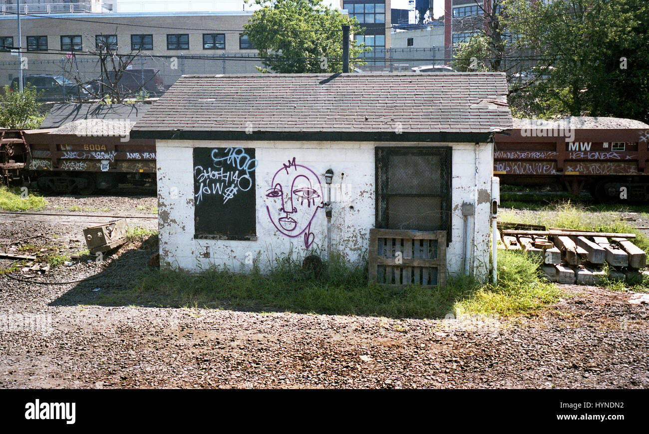 Hunterspoint Avenue LIRR Station Stock Photo - Alamy