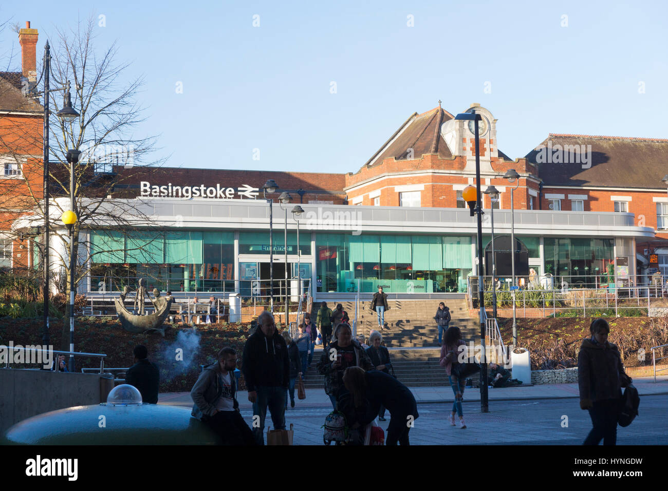 Basingstoke train station hi-res stock photography and images - Alamy