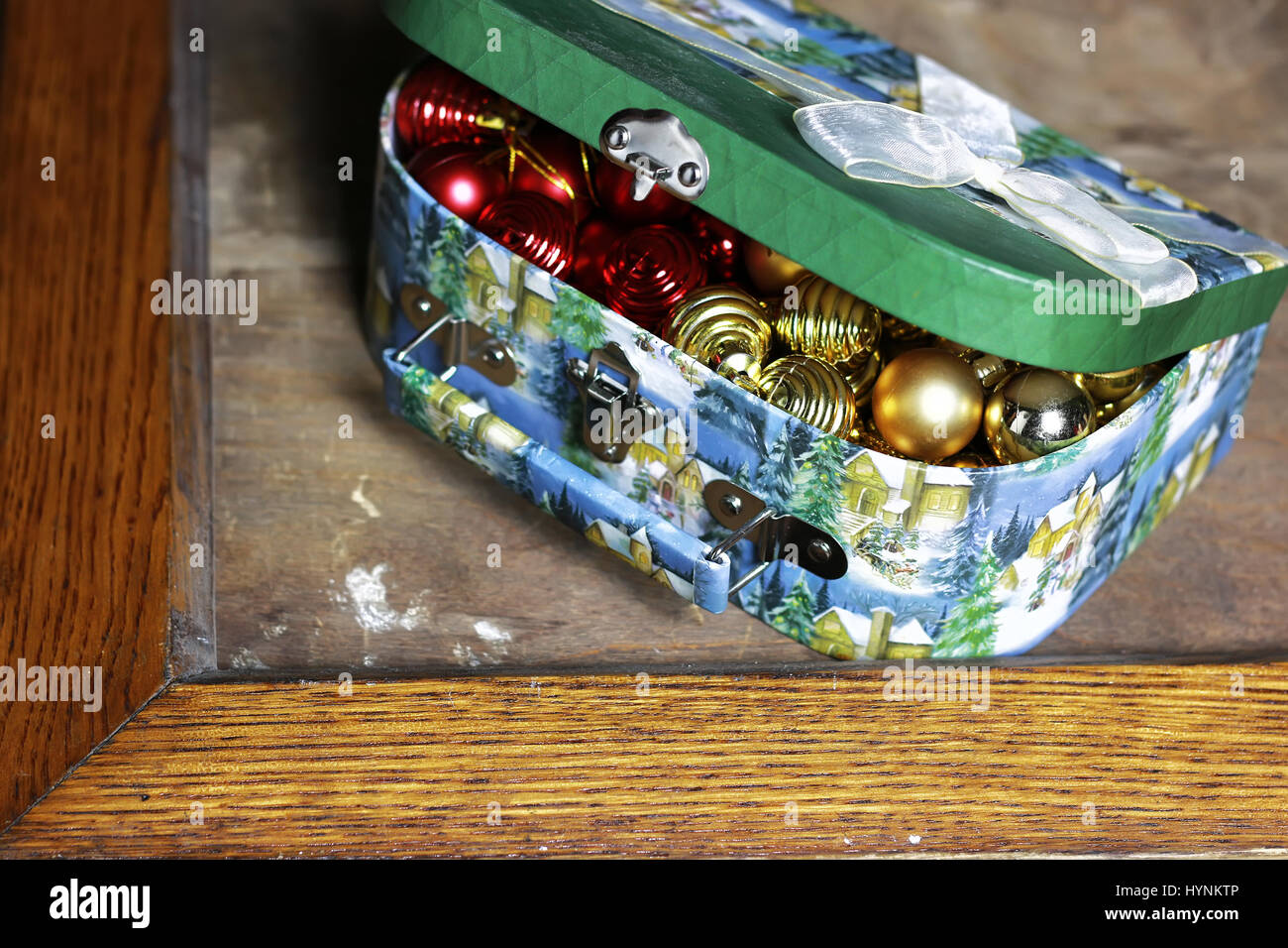 red ball in a box Stock Photo - Alamy