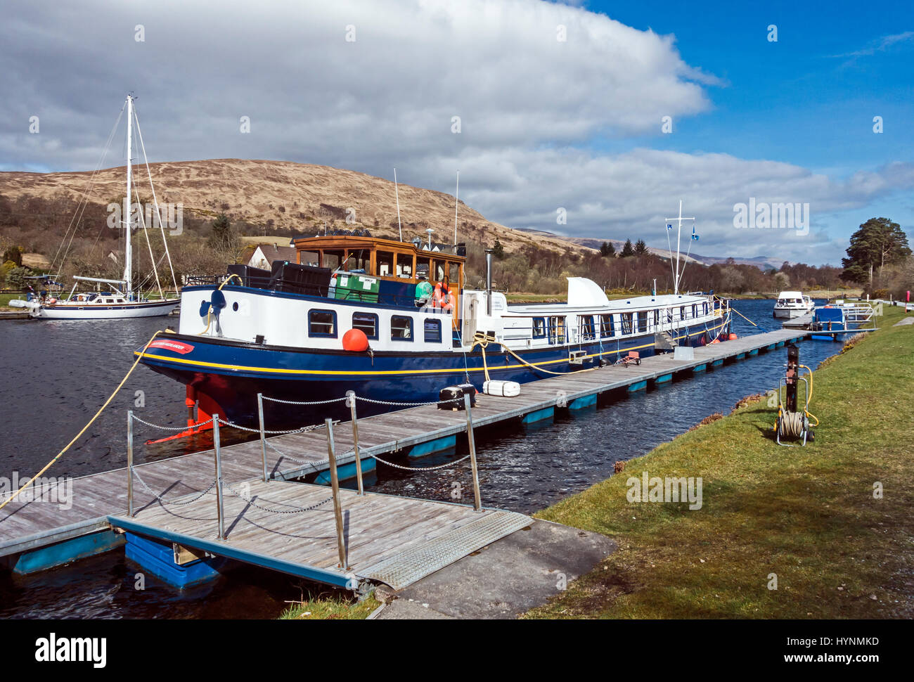 Barge Scottish Highlander moored in the Caledonian Canal basin at ...