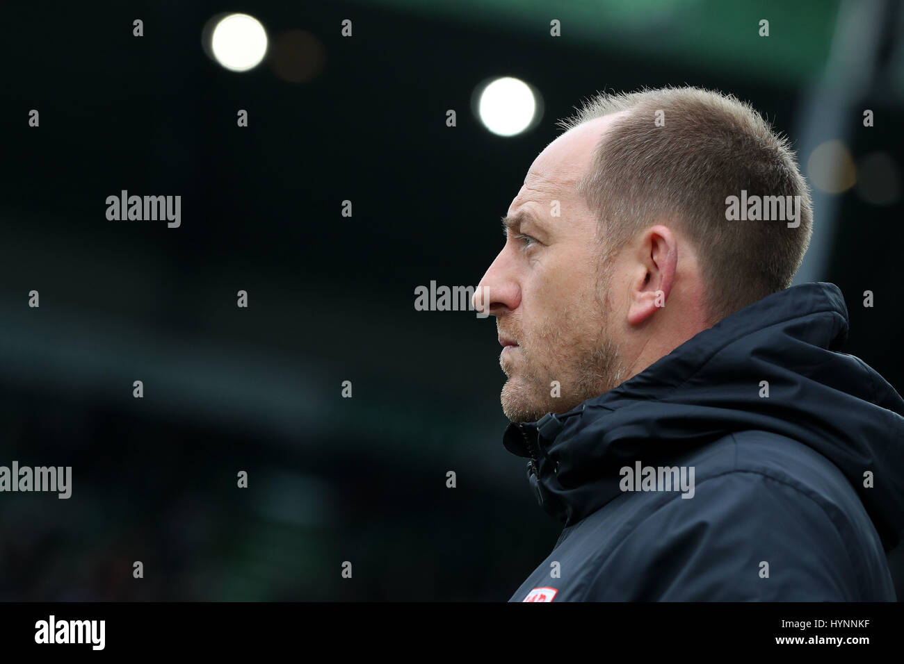Fuerth, Germany. 05th Apr, 2017. Braunschweig's coach Torsten ...