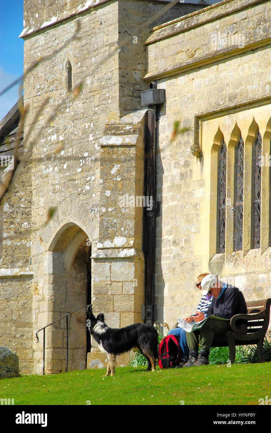 Little Bredy, Dorset, UK. 5th April, 2017. UK weather. Walkers rest in ...