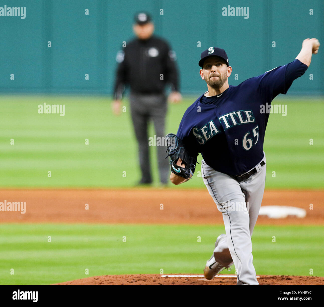 Houston, Texas, USA. 5th Apr, 2017. Seattle Mariners starting pitcher ...