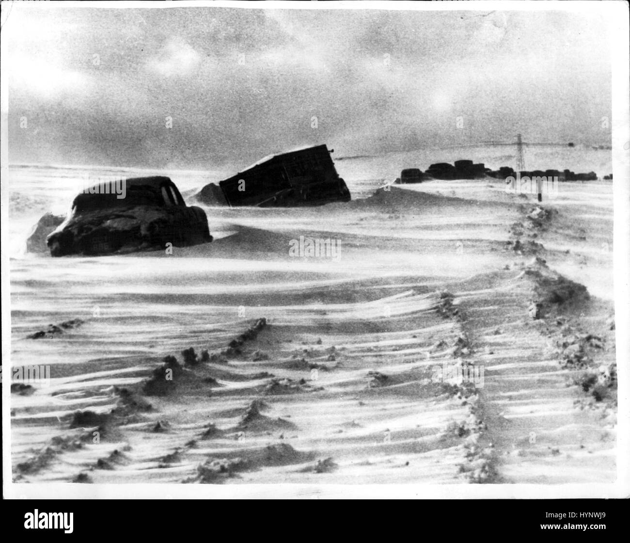 Blizzard causes road chaos in britain hi-res stock photography and ...