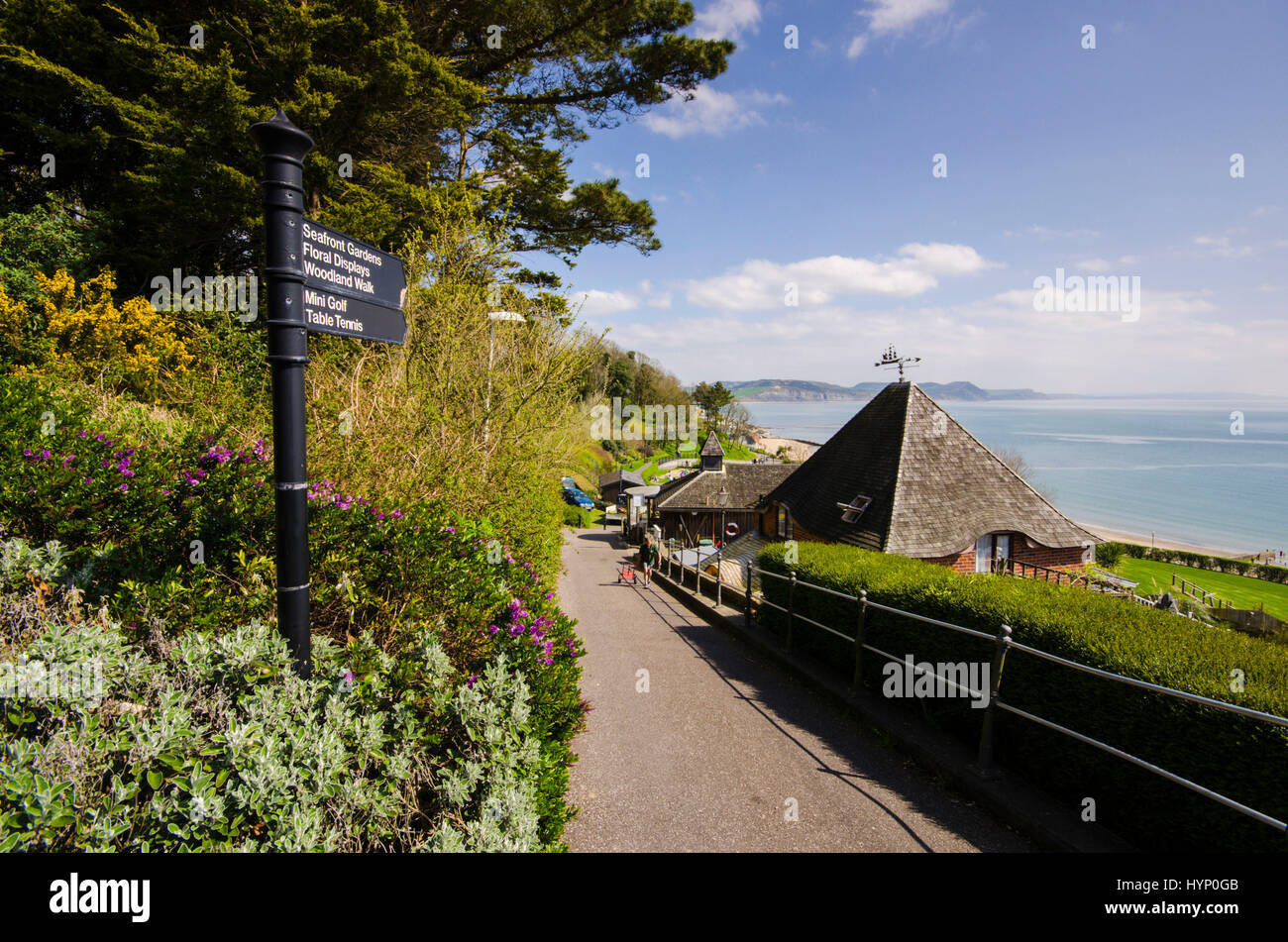 Lyme Regis, Dorset, UK. 6th April 2017. UK Weather. Blue skies and warm ...
