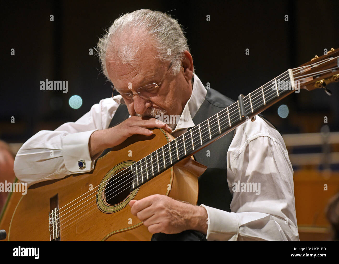 Duesseldorf, Germany. 05th Apr, 2017. Spanish guitarist Pepe Romero ...
