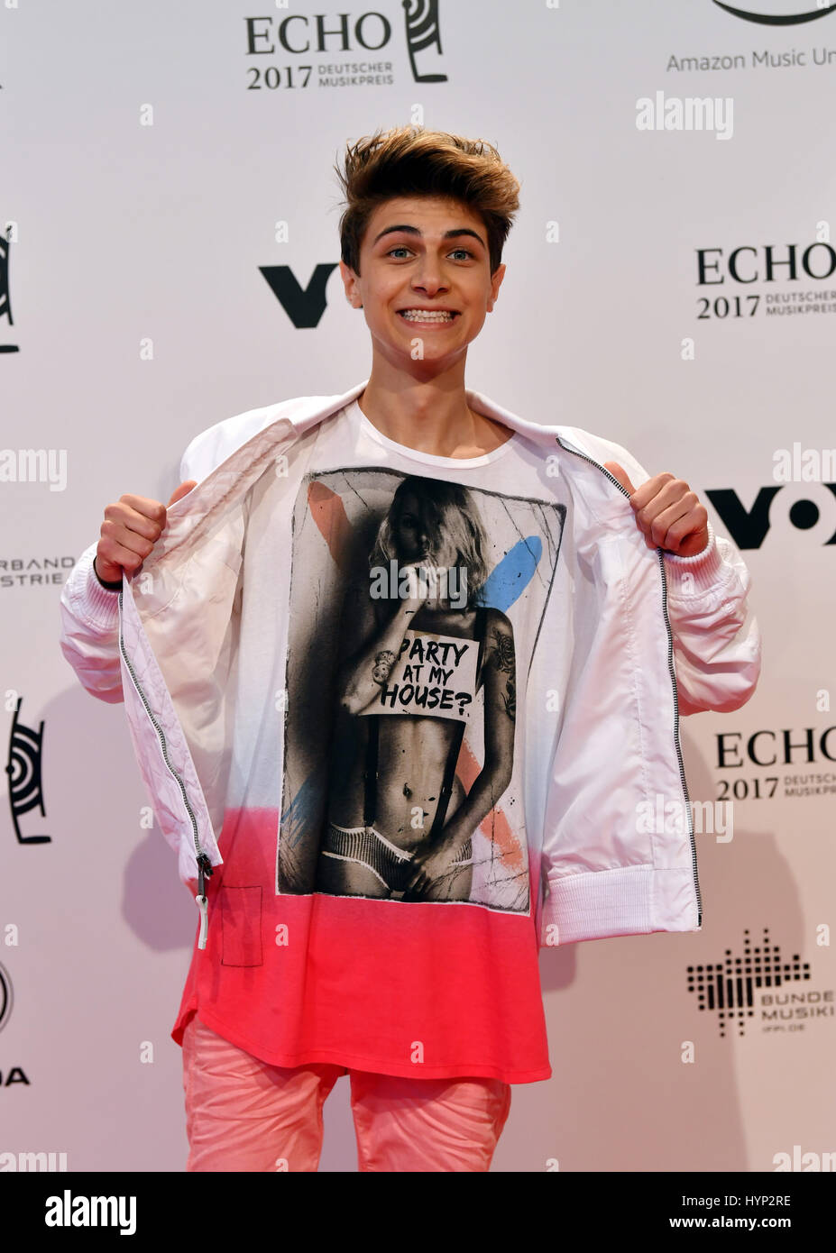 Berlin, Deutschland. 06th Apr, 2017. Sänger Lukas Rieger kommt am 06.04.2017 in Berlin zu der 26 ...