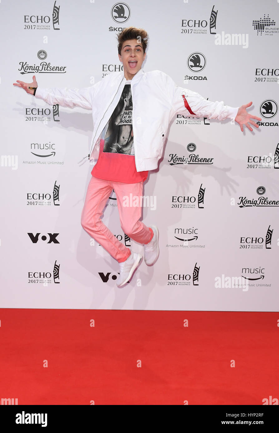 Berlin, Germany. 06th Apr, 2017. Der Sänger Lukas Rieger kommt am 06.04 ...