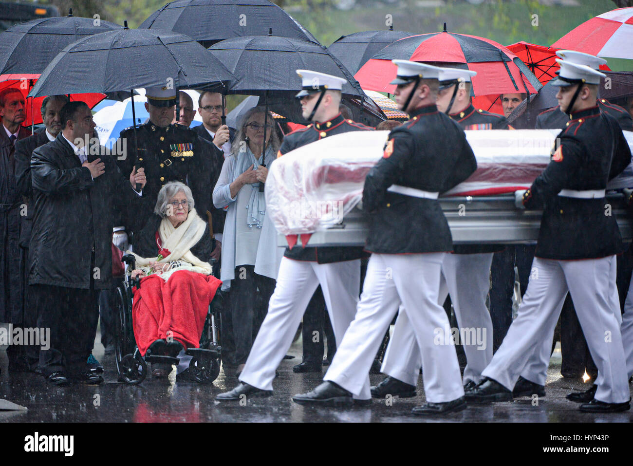 Arlington, Virginia, USA. 6th Apr, 2017. Anne Glenn, window of John ...