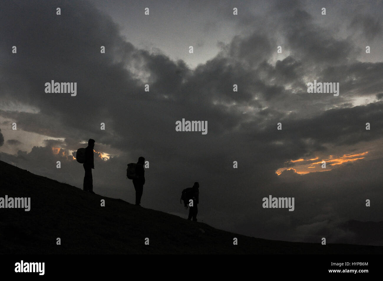 Three boats along river hi-res stock photography and images - Alamy