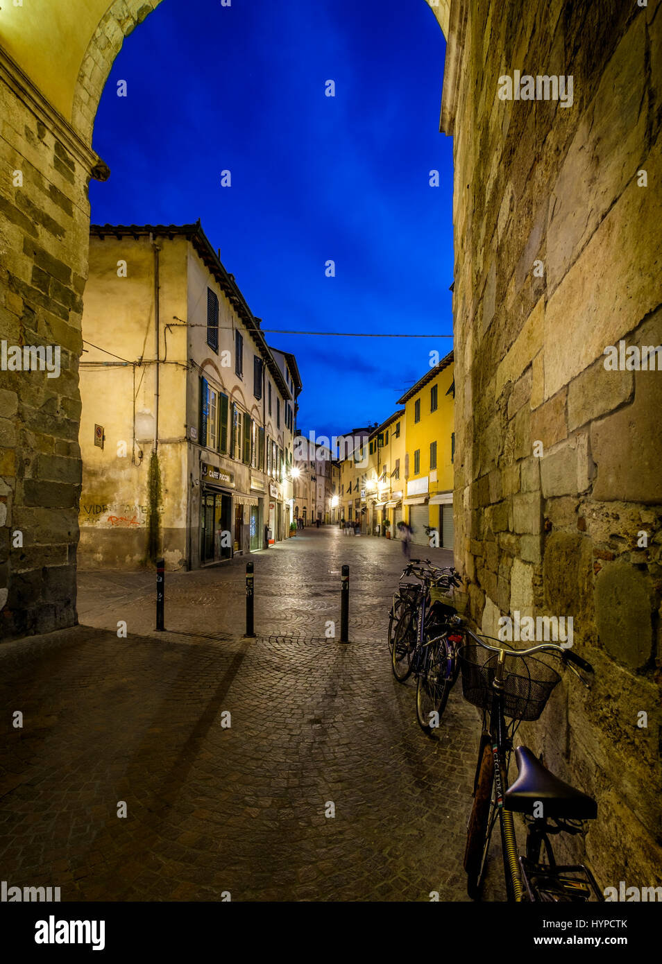 Lucca tuscany italy walled hi-res stock photography and images - Alamy