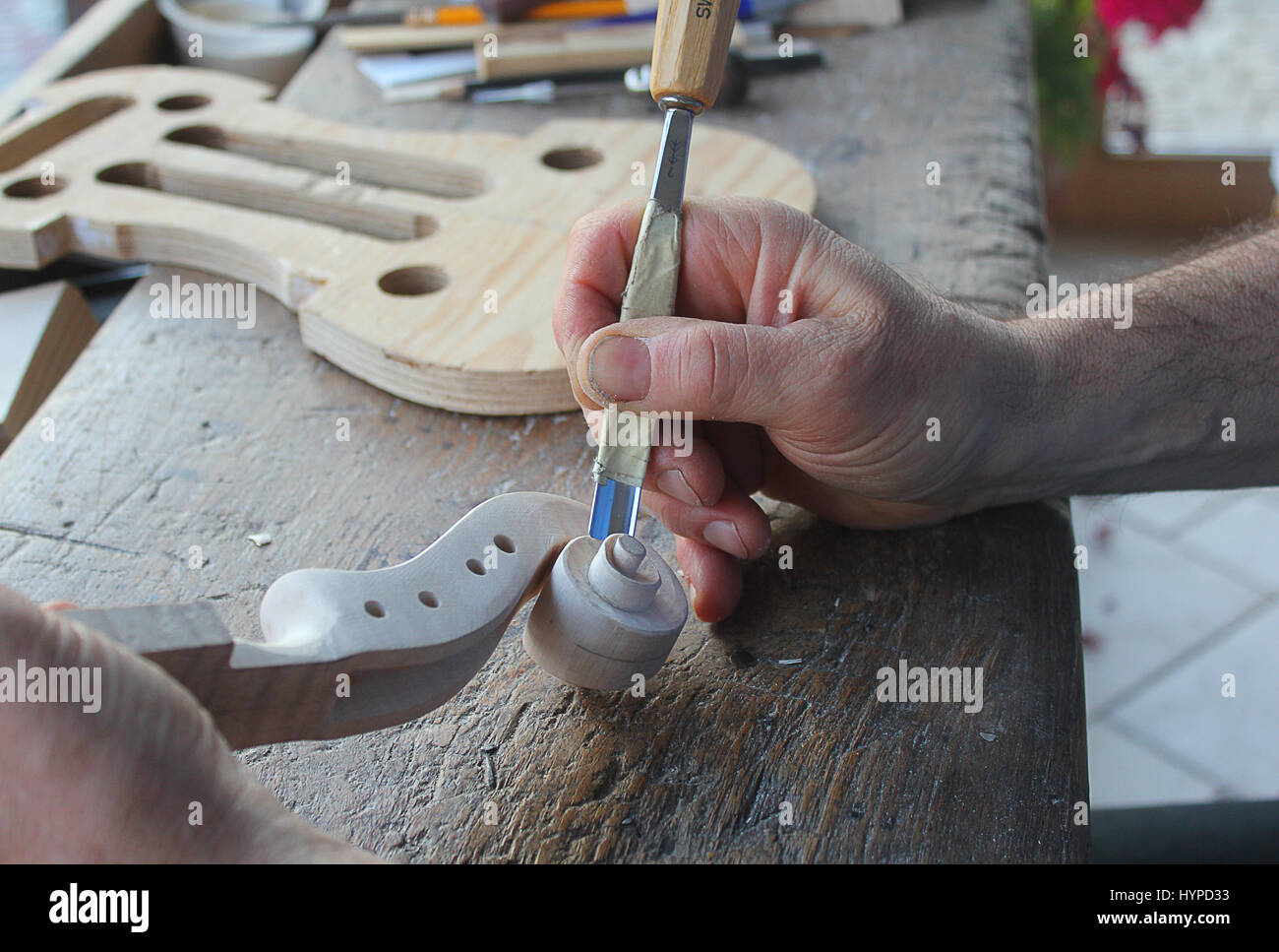 fabrication of a violin Stock Photo - Alamy