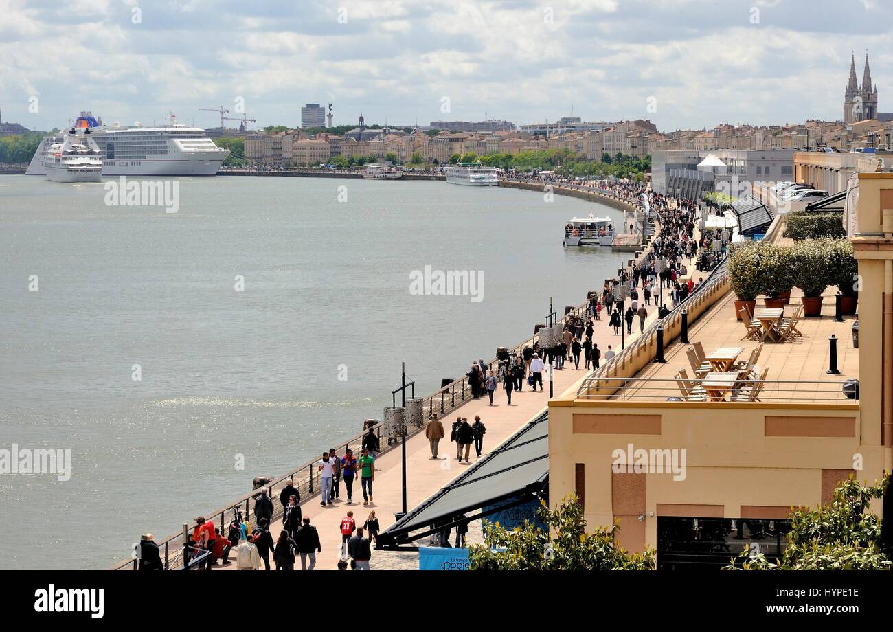 France, South-Western France, Bordeaux, dock basins district, promenade ...