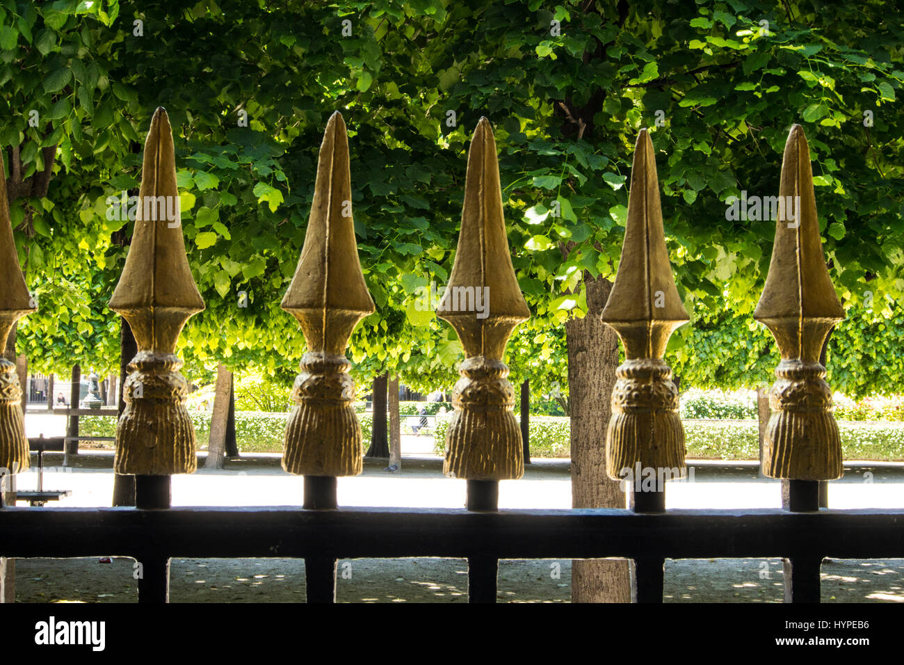 France, Paris 1st. Golden gates of the garden of the Palais Royal Stock ...
