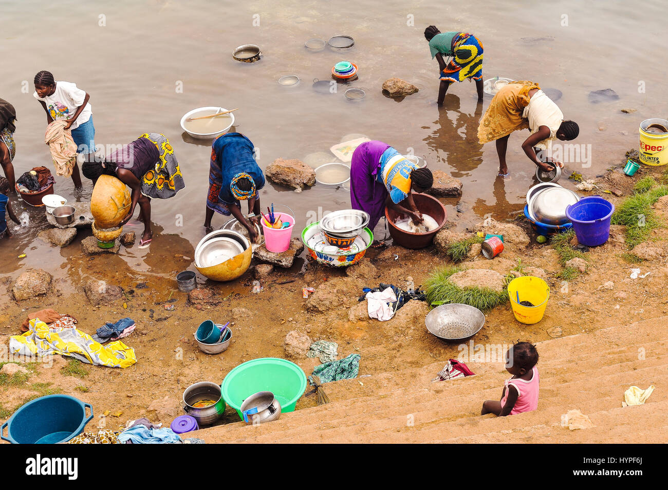 Africa, Mali, dishes along the river Niger Stock Photo - Alamy