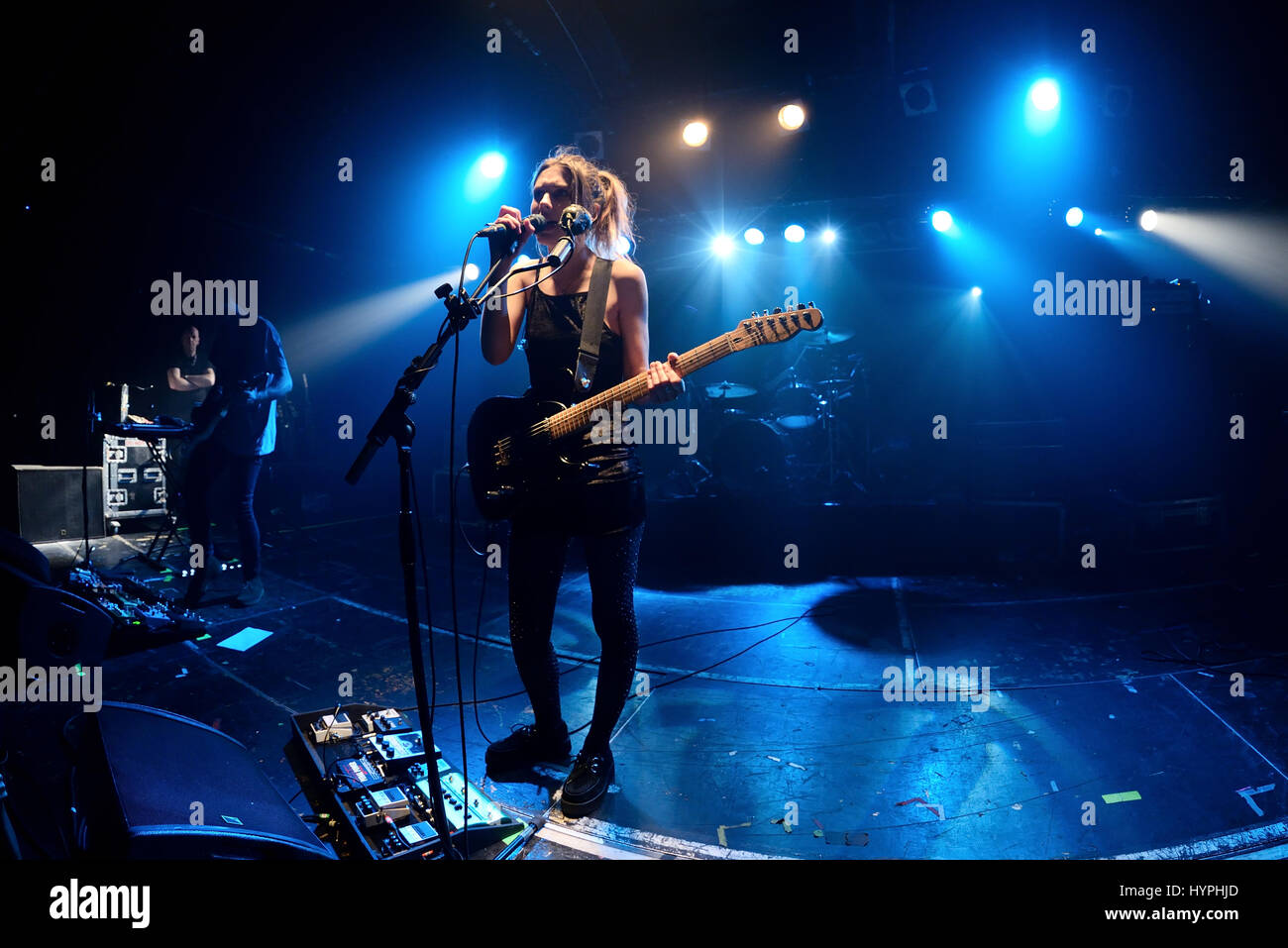 Wolf alice guitar player hi-res stock photography and images - Alamy