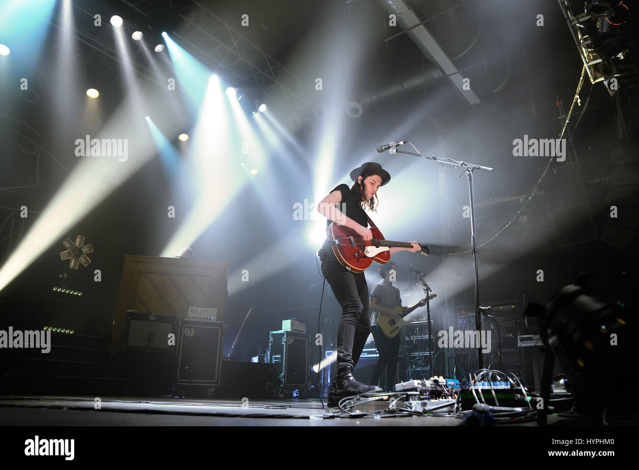 James bay singer 2016 hi-res stock photography and images - Alamy