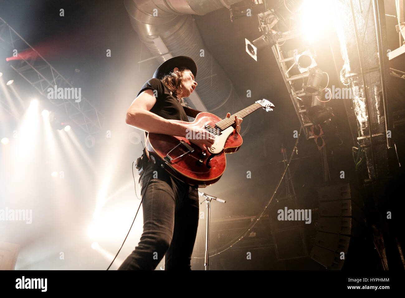 James bay singer 2016 hi-res stock photography and images - Alamy