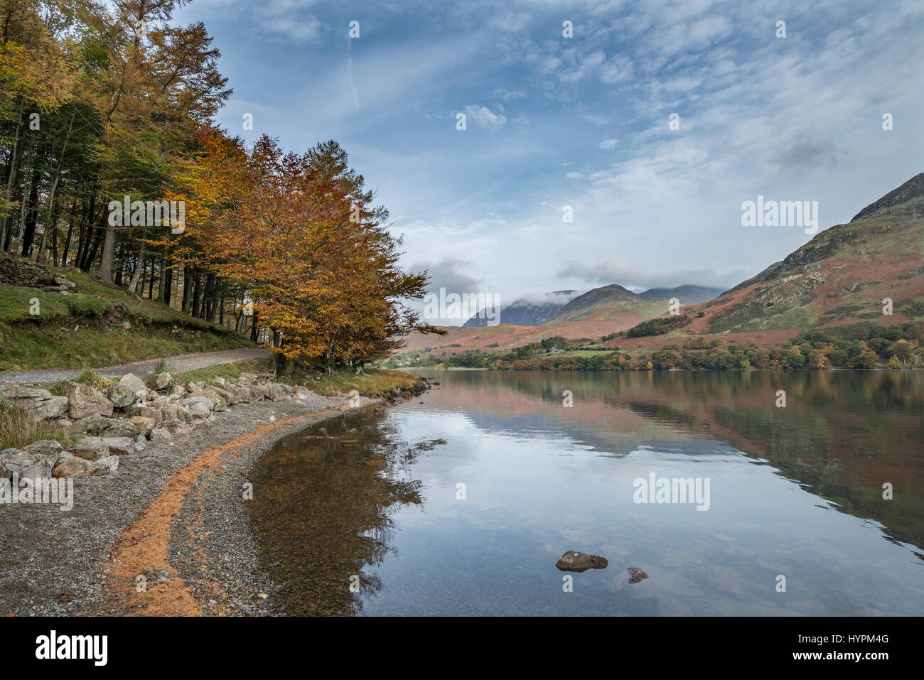 Beautiful Autumn Fall landscape image of Lake Buttermere in Lake ...