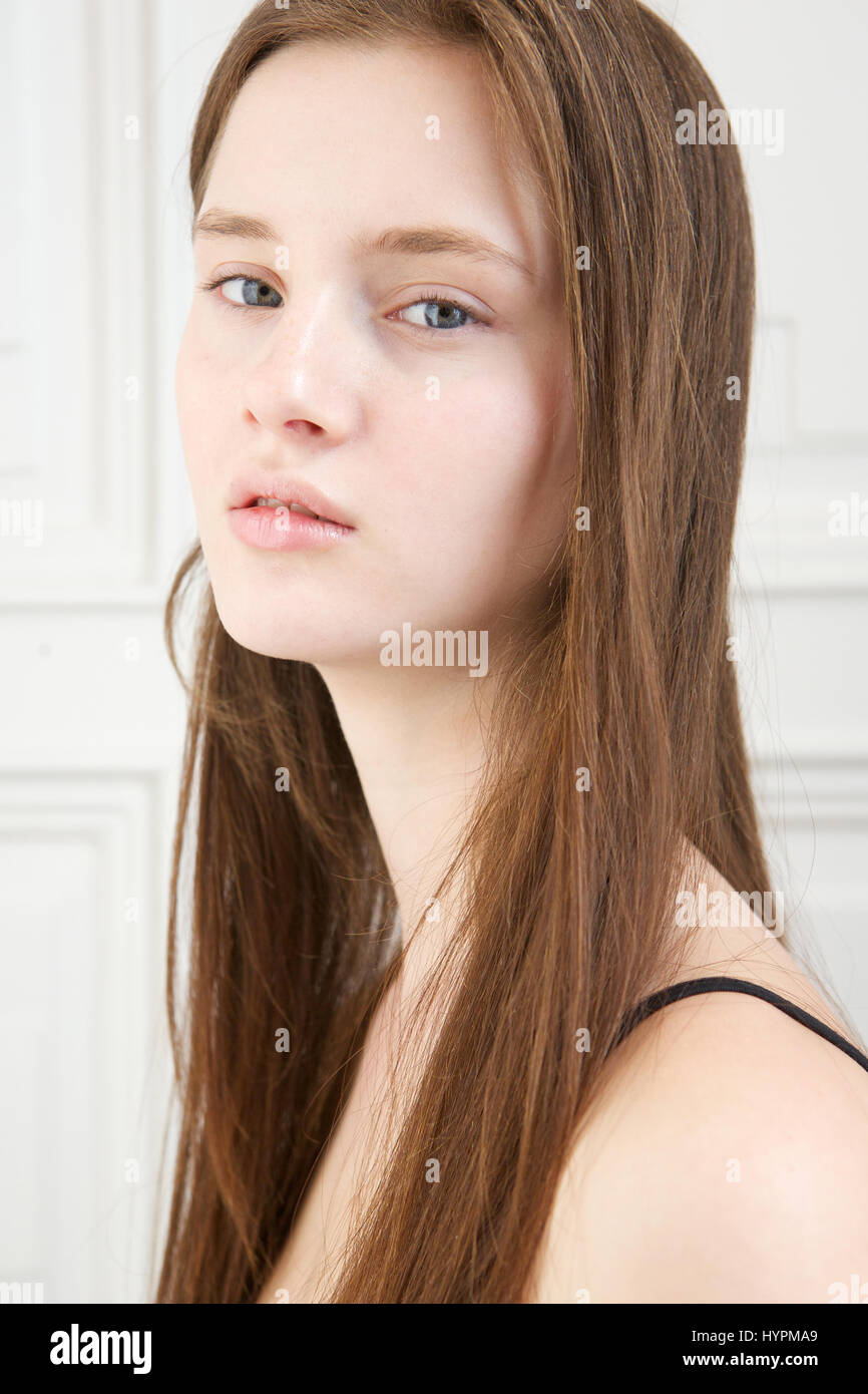 Female fashion model hi-res stock photography and images - Alamy