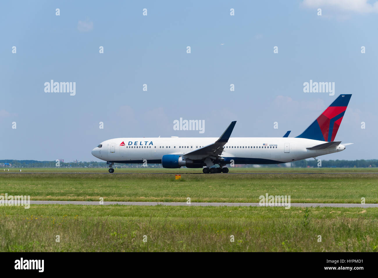 Delta plane gate hi-res stock photography and images - Alamy